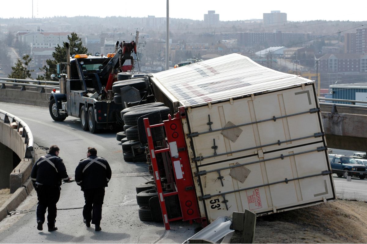 How to Get a Truck Accident Lawyer Who Battles for You